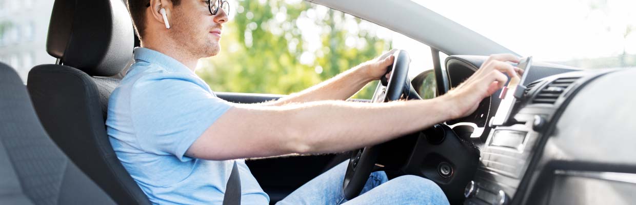 5 Common Driving Distractions & How to Manage Them